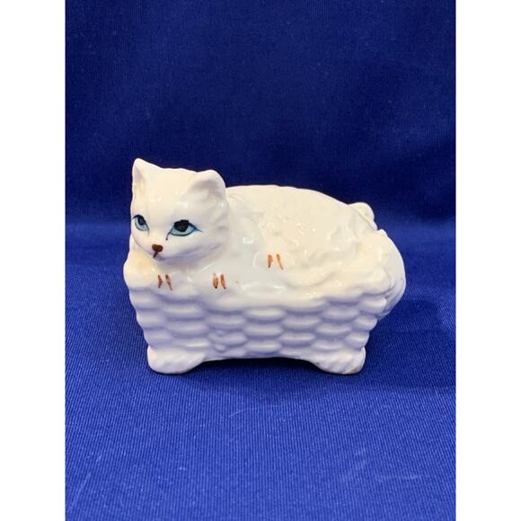 Lefton | Accents | Lefton Porcelain China White Cat Blue Eyes In Basket ...